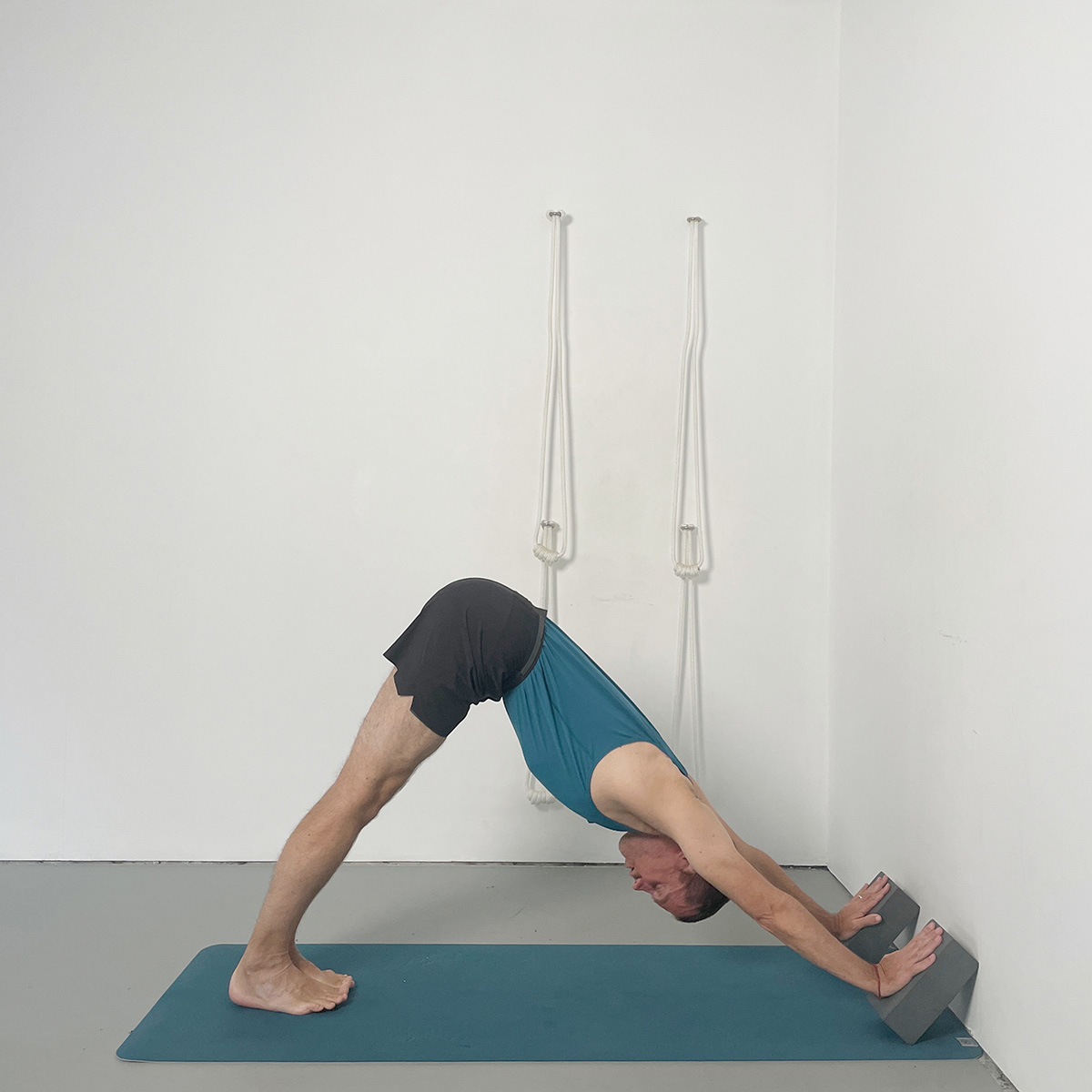 Adho Mukha Vrksasana (Handstand) | Yoga Selection