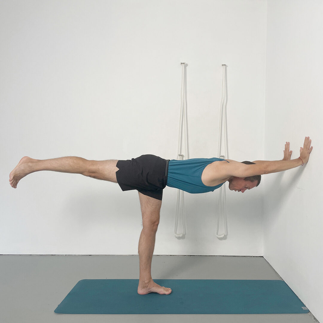 Adho Mukha Vrksasana (Handstand) | Yoga Selection