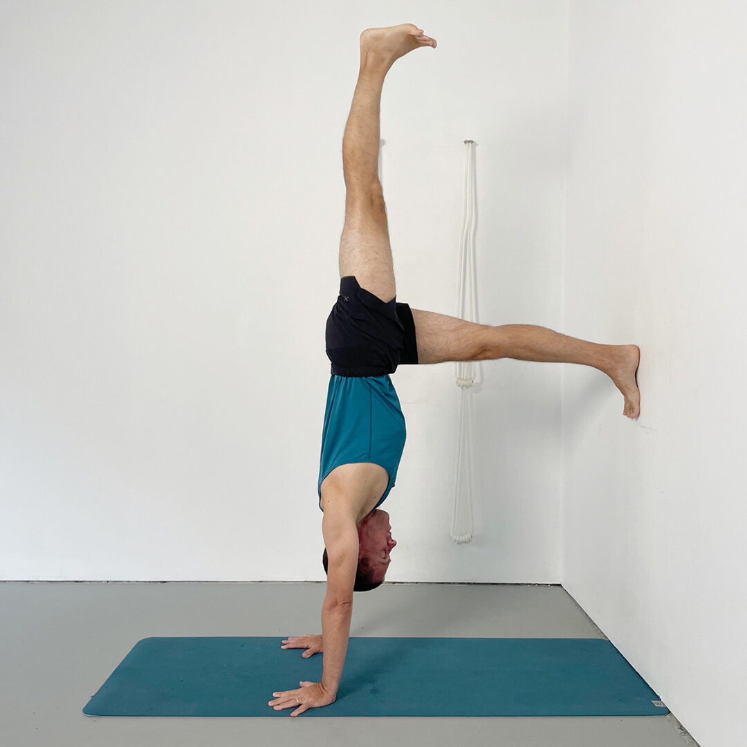 Adho Mukha Vrksasana (Handstand) | Yoga Selection