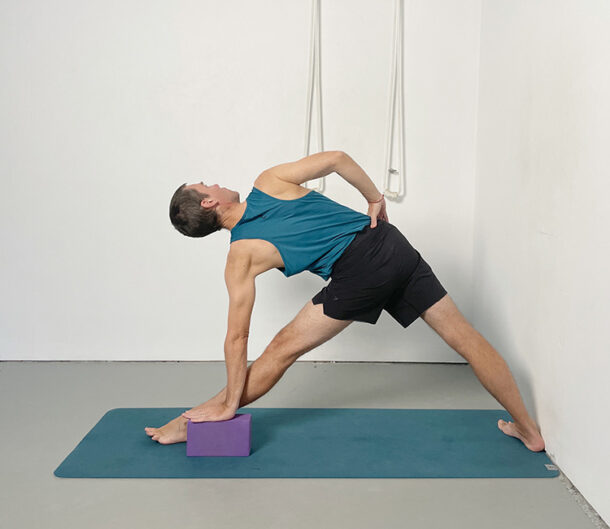 Trikonasana: Unlocking the Secrets of Triangle Pose | Yoga Selection