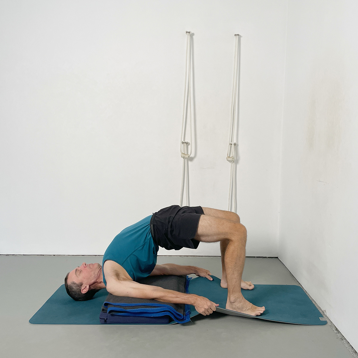 How to Practise Shoulderstand (Salamba Sarvangasana): A Step-by-Step ...
